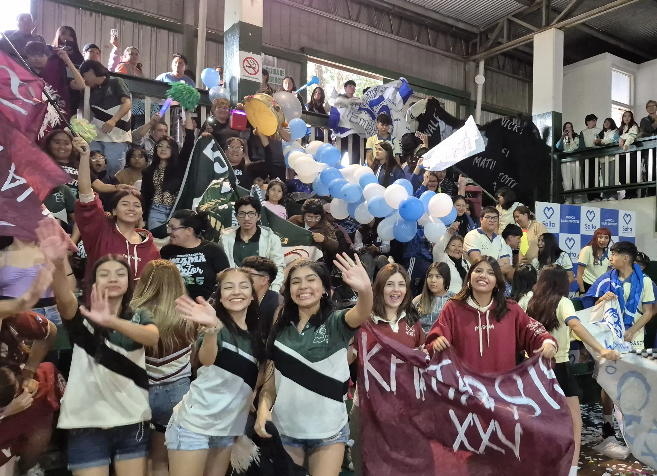 ¡Pura energía juvenil! El Banderazo 2025 reunió a más de 25 promociones ...